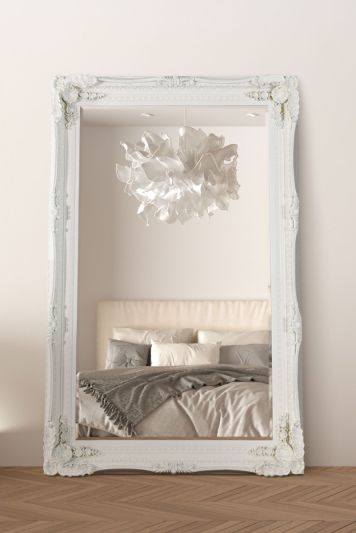 Chic mirror store